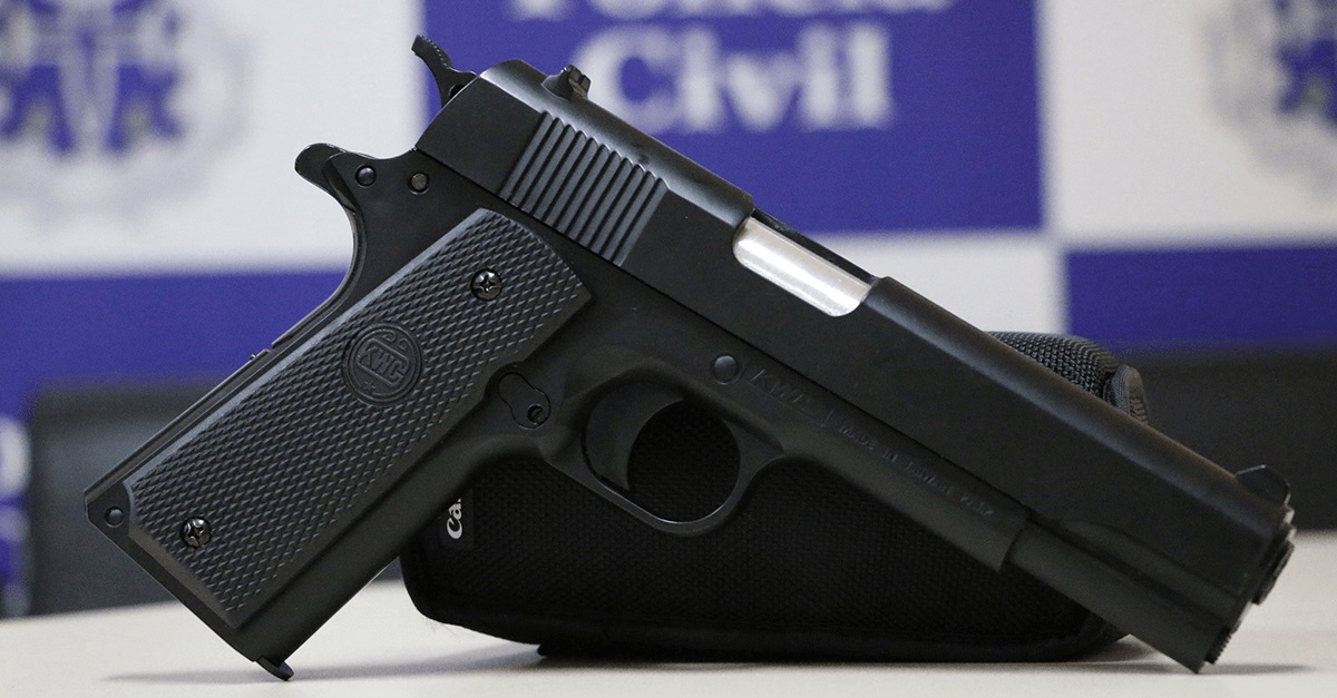 O uso de simulacro de arma de fogo no crime de roubo